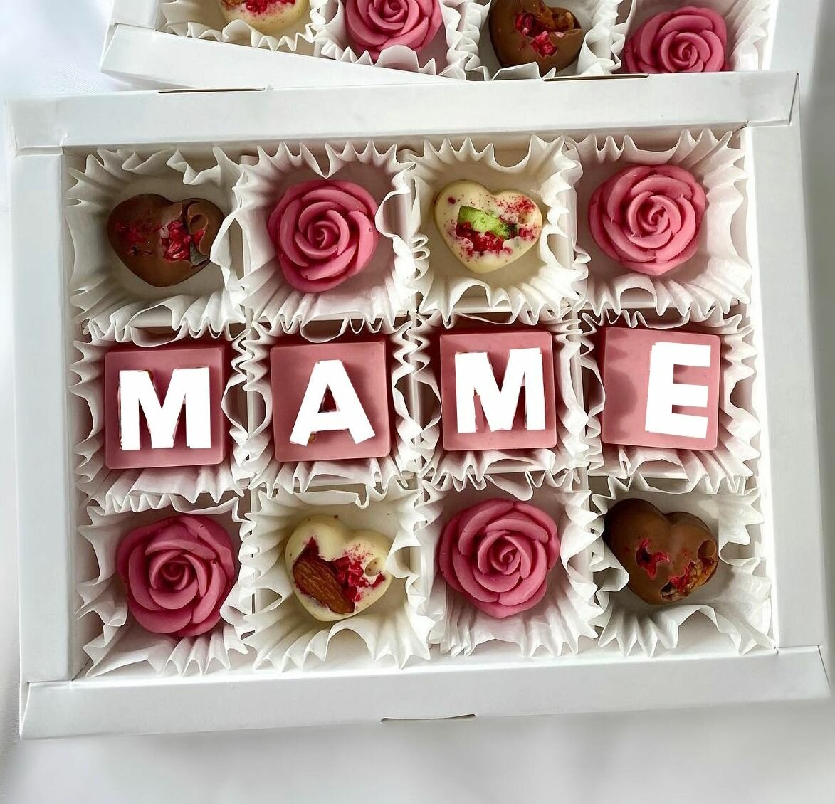 Подарок маме ТД НебыковА Розы с шоколадными буквами маме