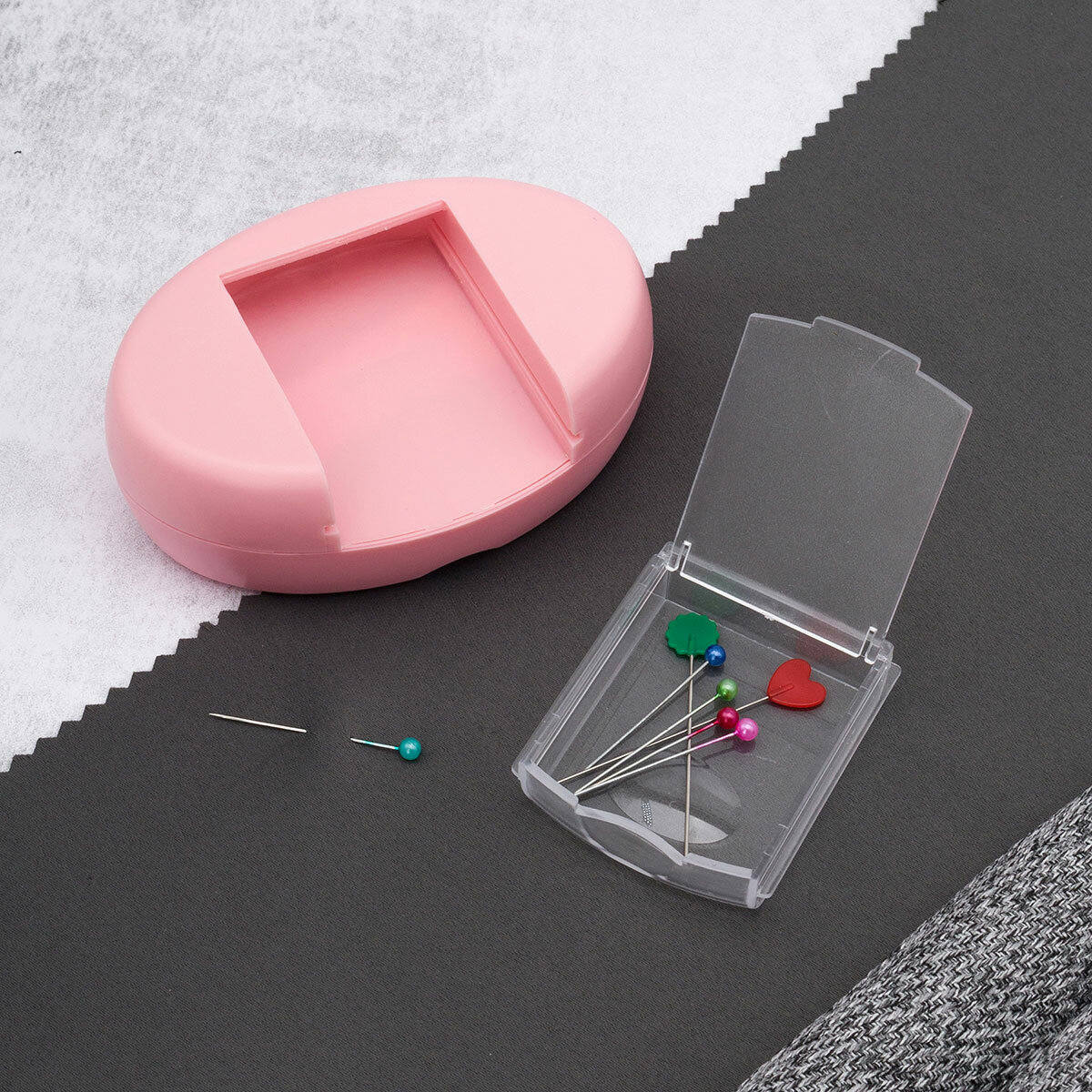 Игольница магнитная с местом для хранения булавок 4AL-007, размер 10 х 7 х 3 см, цвет бледно-розовый