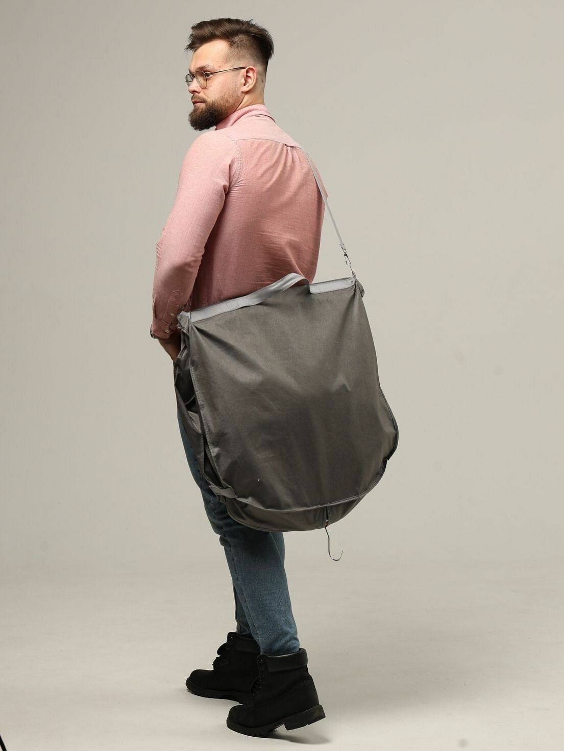 Дорожный чехол для одежды 115х60х10 см складной, с ремнём, 1 шт.