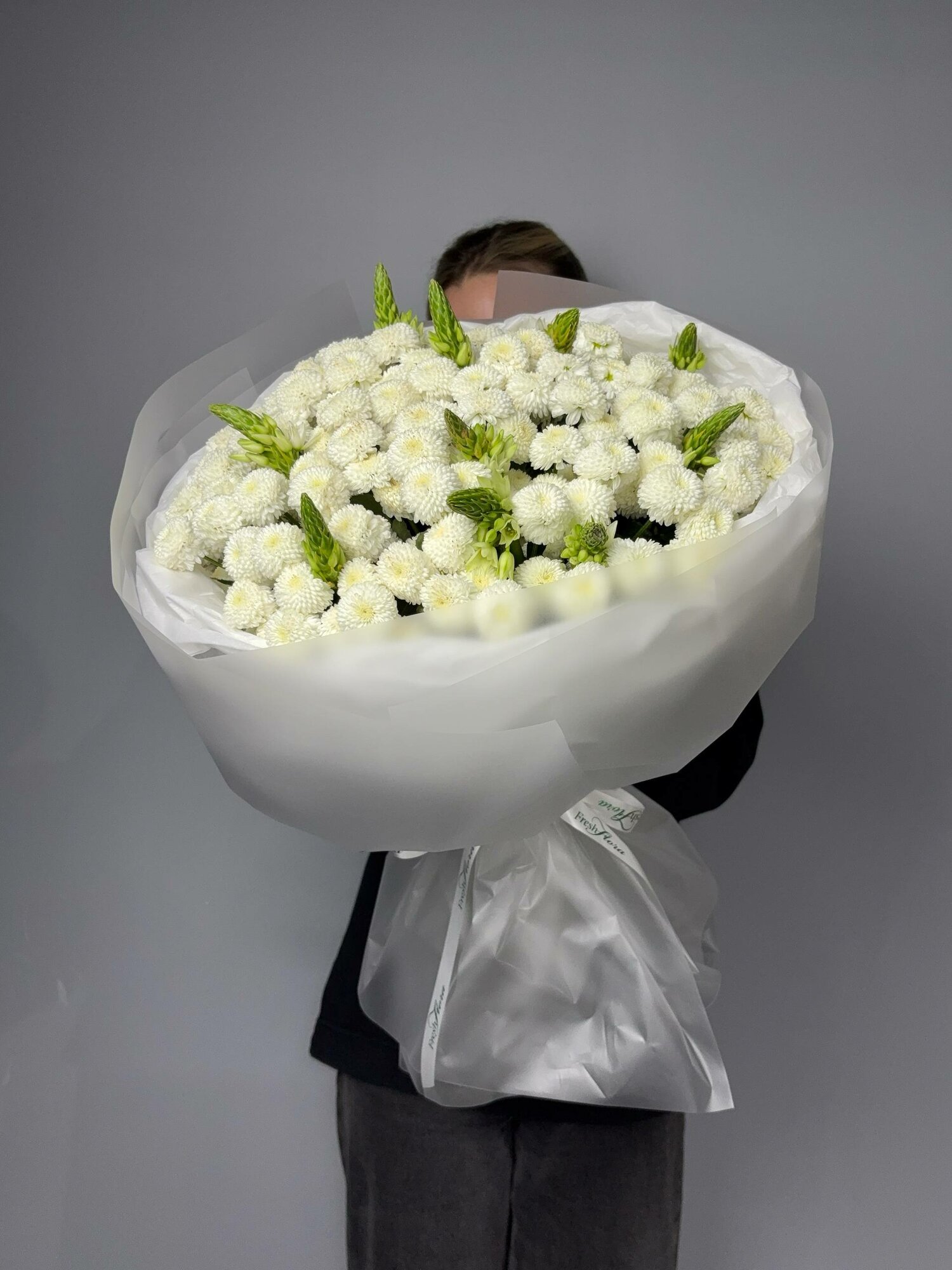 FRESH FLORA Созвездие Чистоты: хризантемы и орнитогалум – купить белый букет с доставкой