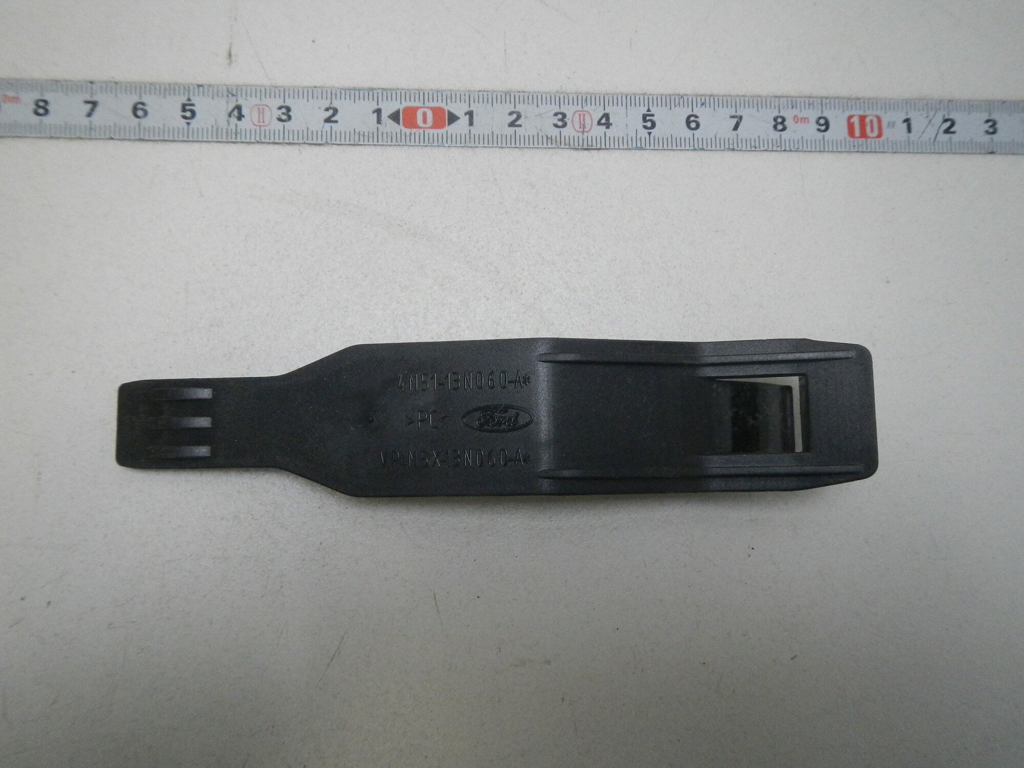 Б/У Кронштейн фары левой, Ford (Форд)-FOCUS 2 (05-08) FORD FOCUS 2 (05-08) Новый. 639582 FORD арт. 4M5113N060A