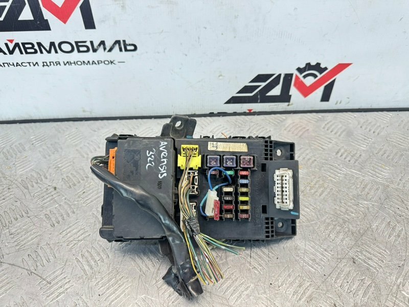 Б/У блок предохранителей, реле салона toyota Avensis 2000 CT220L 2C-TE . nприсутствует дефект в виде переделки одного предо...