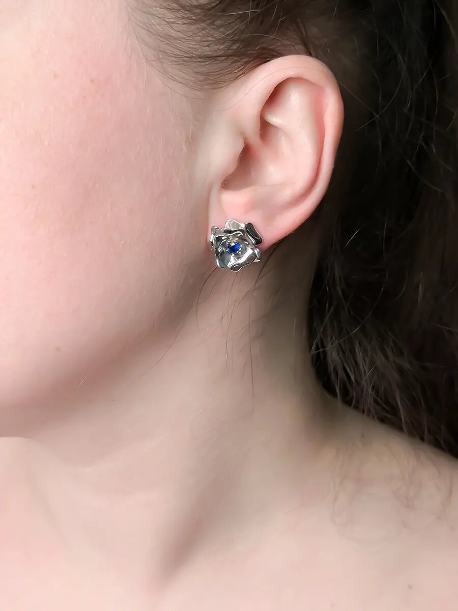 Серьги пусеты, серебро, 925 проба, родирование, сапфир синтетический