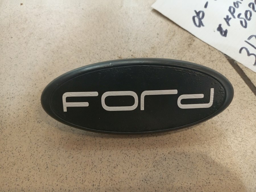 Эмблема багажника от Ford Focus 2 2004-2008