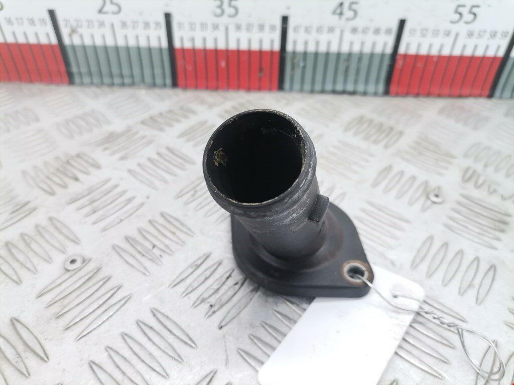 Корпус термостата Volkswagen Polo 4 045121121A арт. 1832950