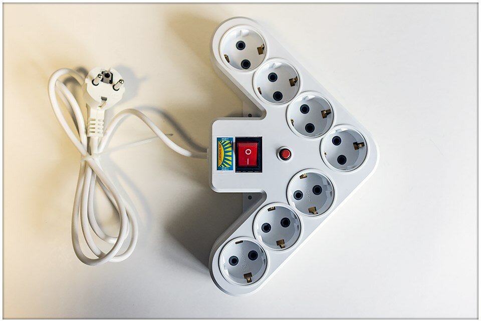 Сетевой удлинитель фильтр на 7 гнезд шнур ПВС 3*0,75 5 м