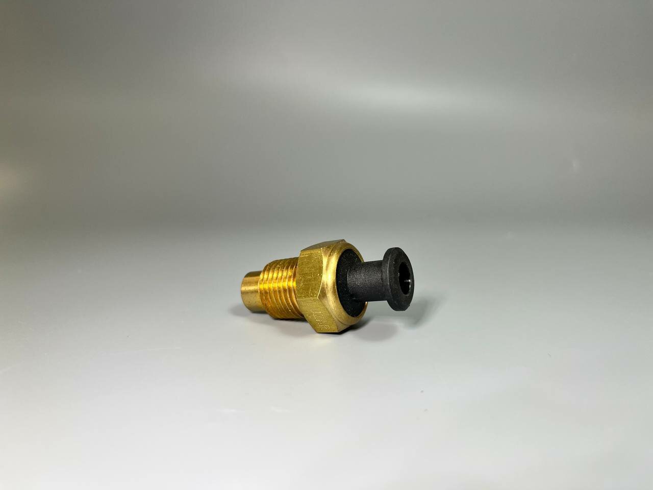 Датчик температуры охлажд. жид-ти для а/м ВАЗ-1118,2123,2170 н/о ( производитель: "LUZAR", арт: LS 0118)