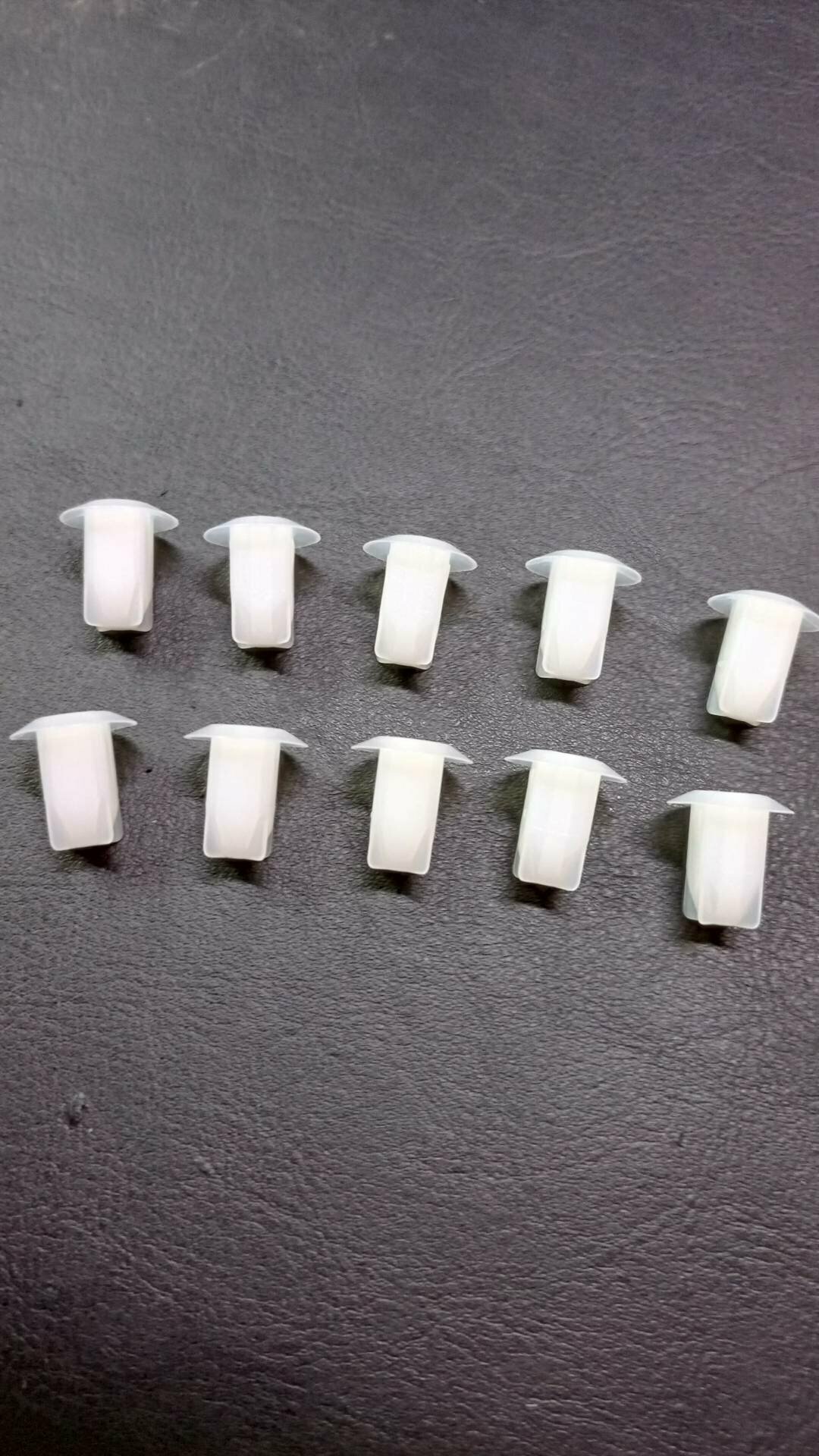 Пистон крепления под саморез для LADA 7703081184 Веста, Ларгус Logan, Clio, Duster Комплект 10шт