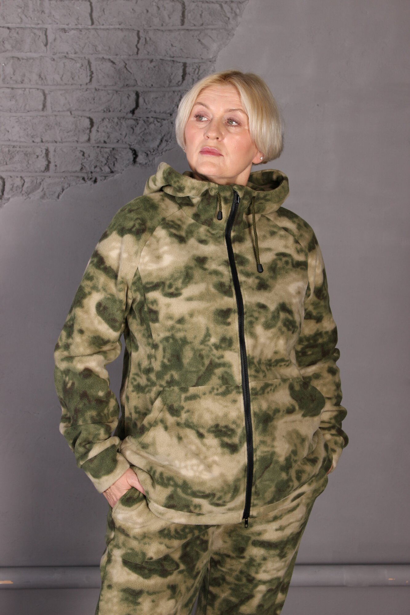 Толстовка спортивная