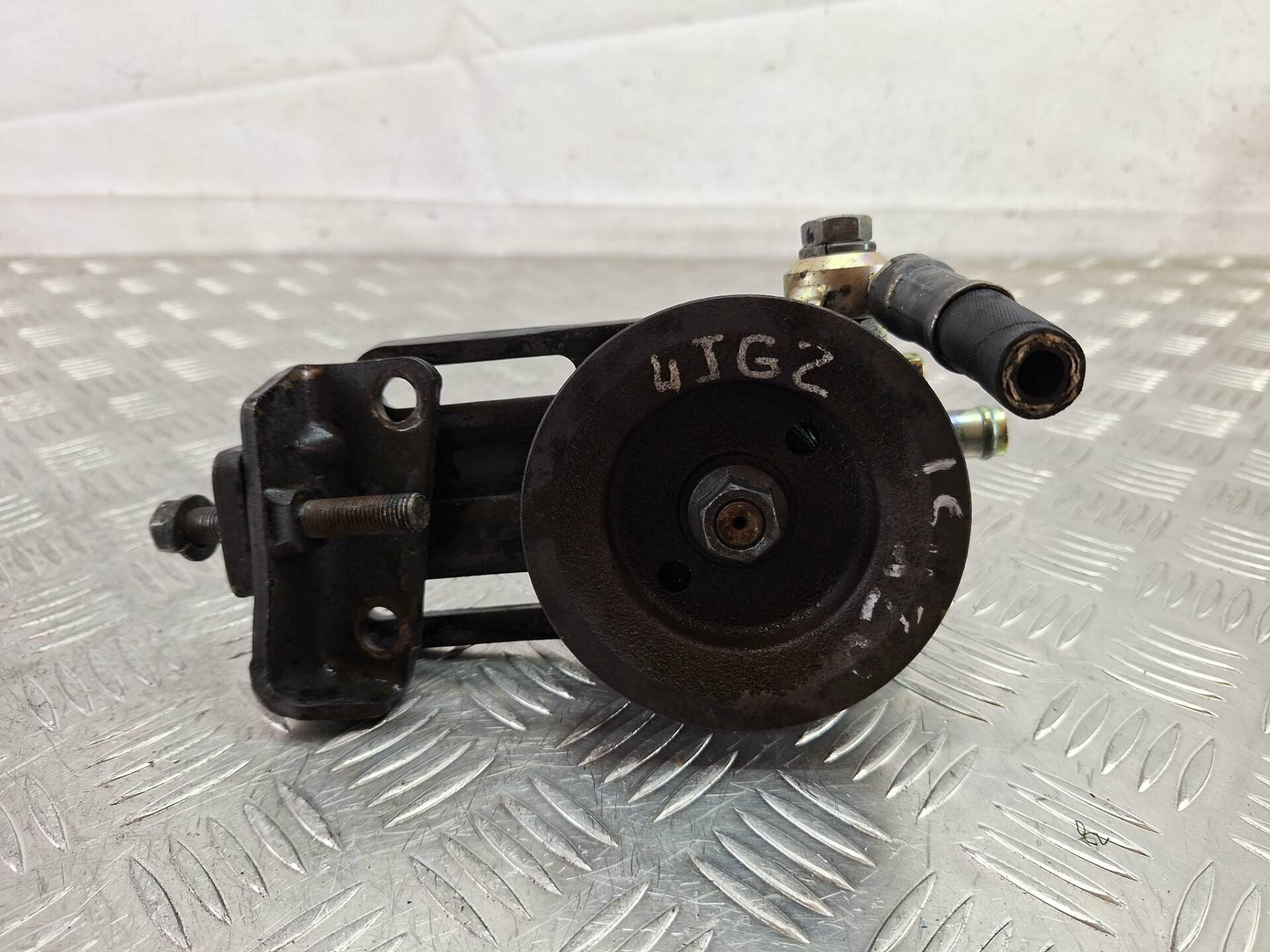 Насос гидроусилителя руля Isuzu Trooper 2 2000