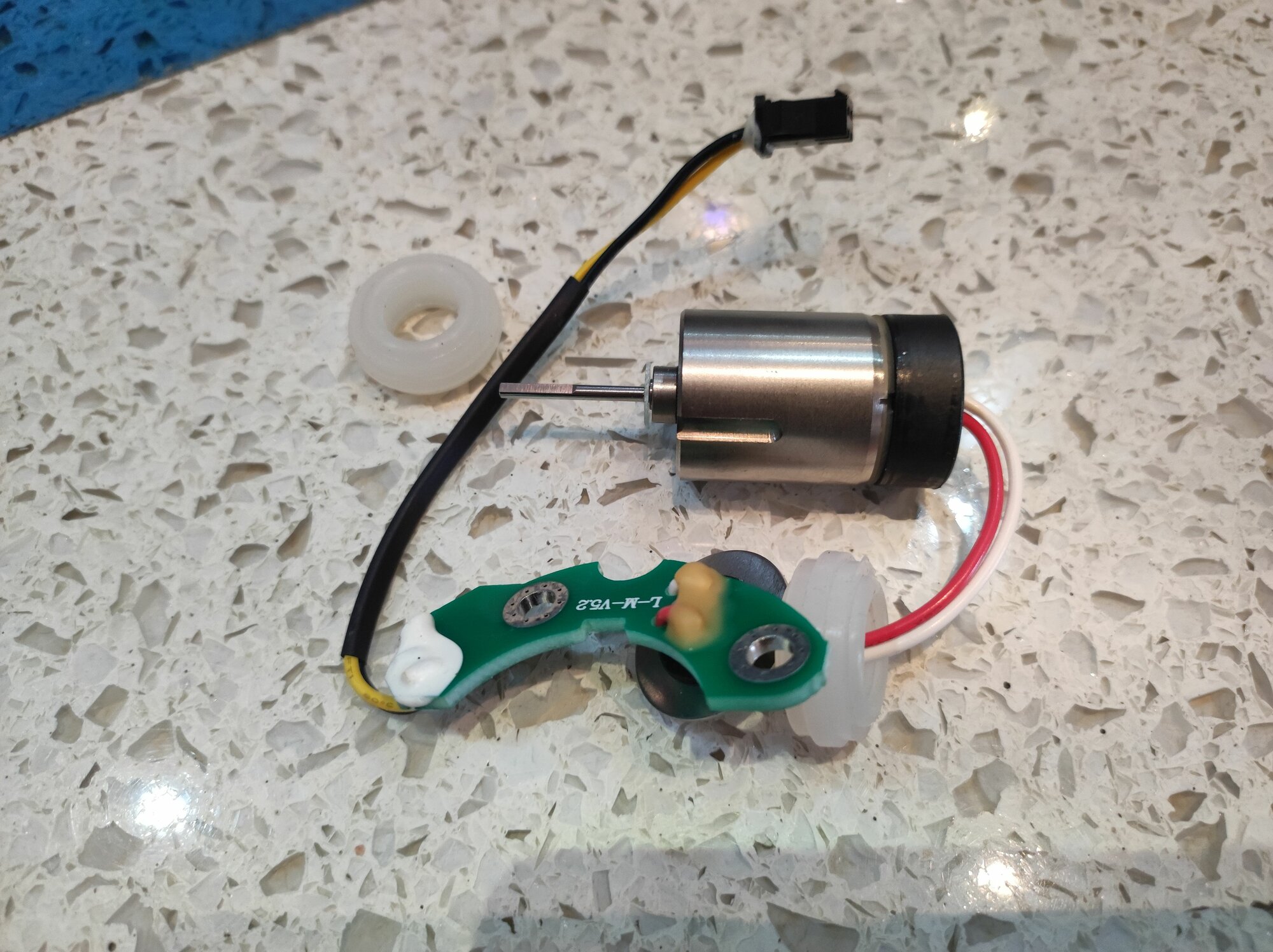 Мотор (электродвигатель) вентилятора для монтажного пистолета GSN F1 (фишка нового образца)