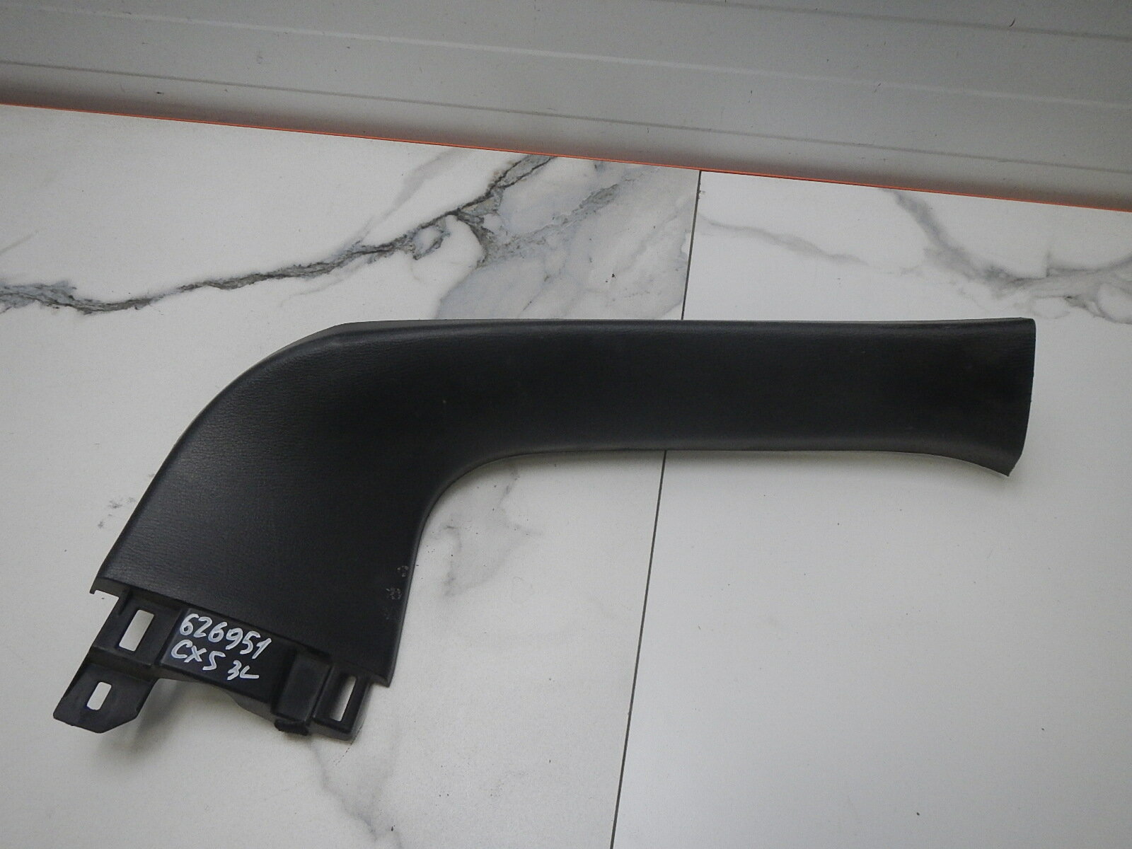 Б/У Обшивка двери багажника, Mazda (Мазда)-CX-5 (17-) MAZDA CX-5 (17-) левая Царапины, небольшая деформация. 626951 MAZDA...