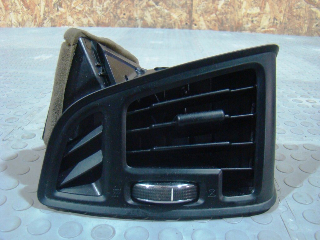 Ford Kuga 2 Дефлектор воздушный левый 1800581