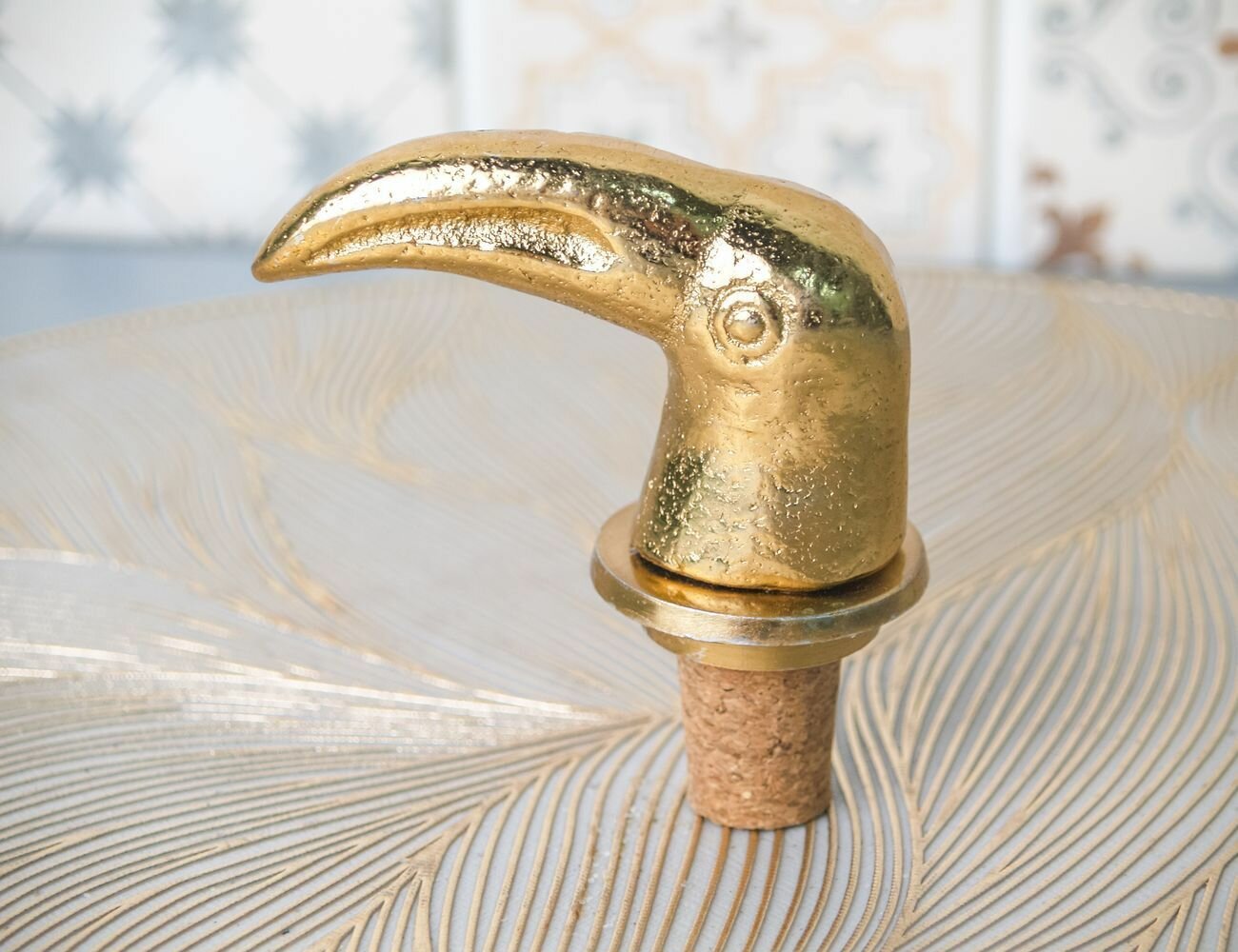 Декоративная пробка для бутылки GOLDEN ANIMAL- тукан, золотая, 8 см, Koopman International A98000760-2