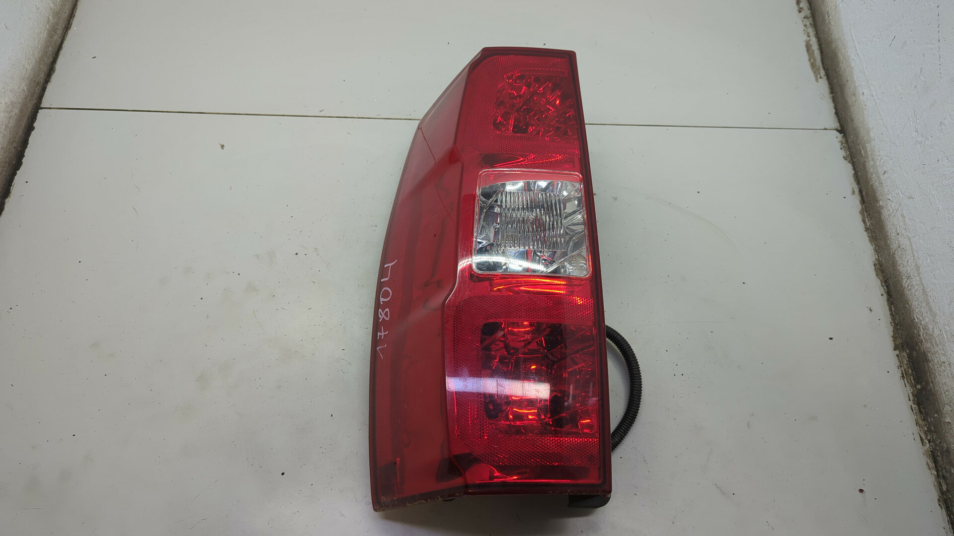 Фонарь (задний) левый Chevrolet Tahoe Б/У