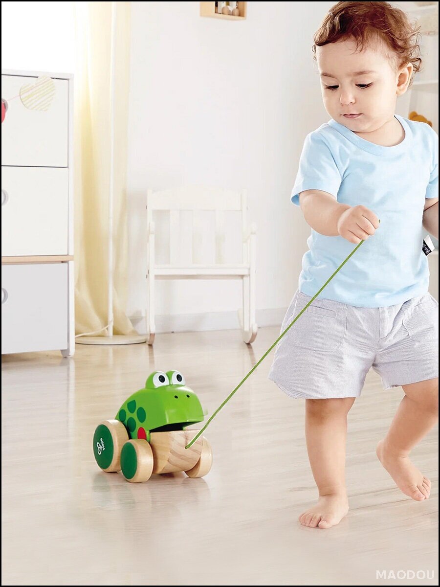 Каталка-игрушка для малышей на веревочке Hape "Лягушонок" E0361_HP