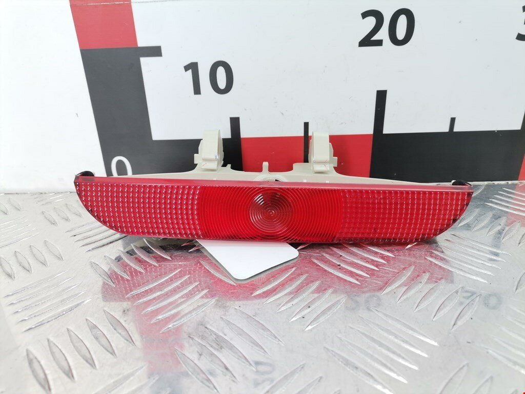 Фонарь дополнительный тормозной (стоп-сигнал) Mazda 3 BK BP4K51580B арт. 1585514