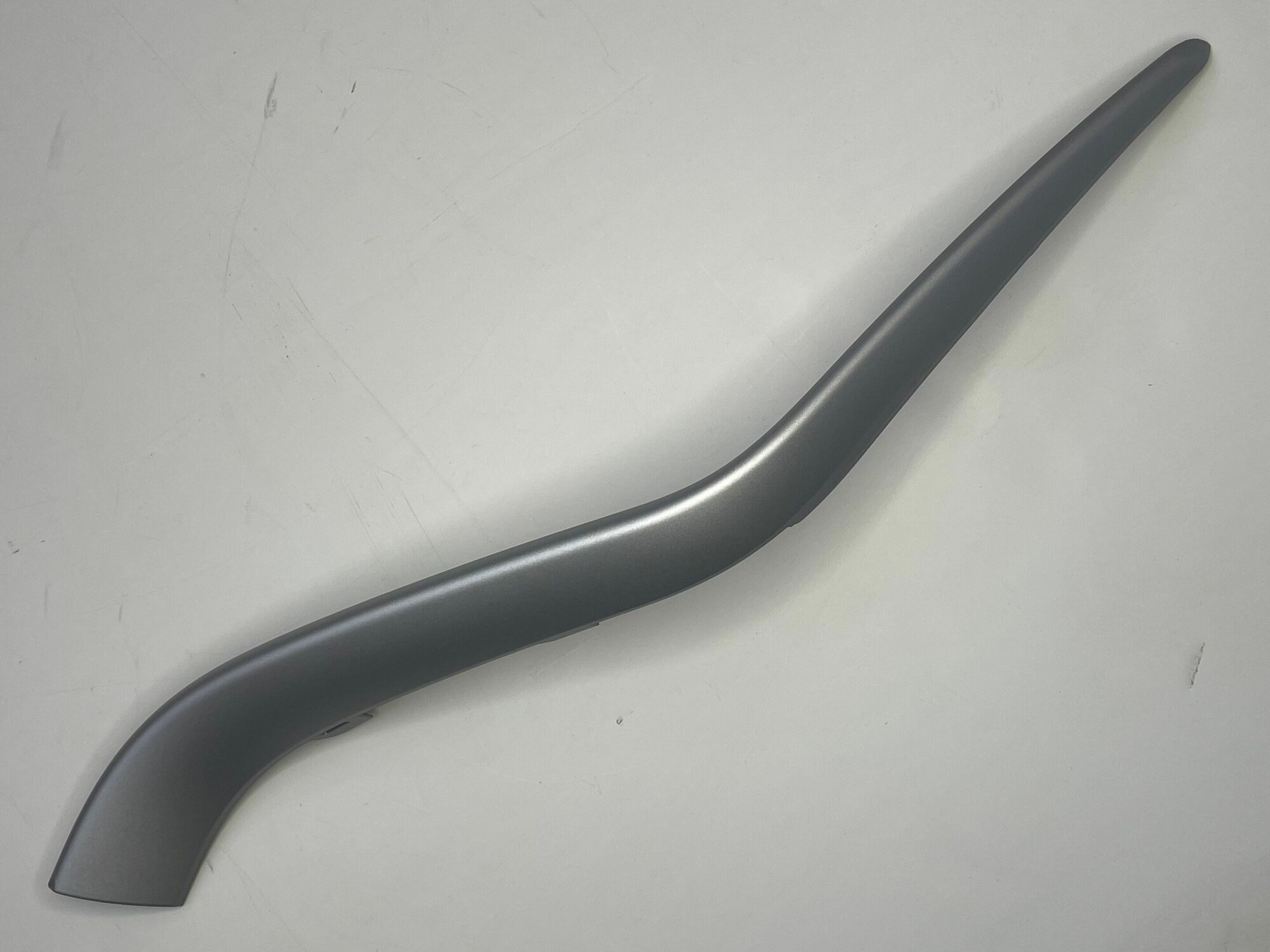 Молдинг бампера переднего верхний правый (серебро) Haval M6 [1.5 16V 7AMT внедорожник Turbo ] 2803106XKZ0YA