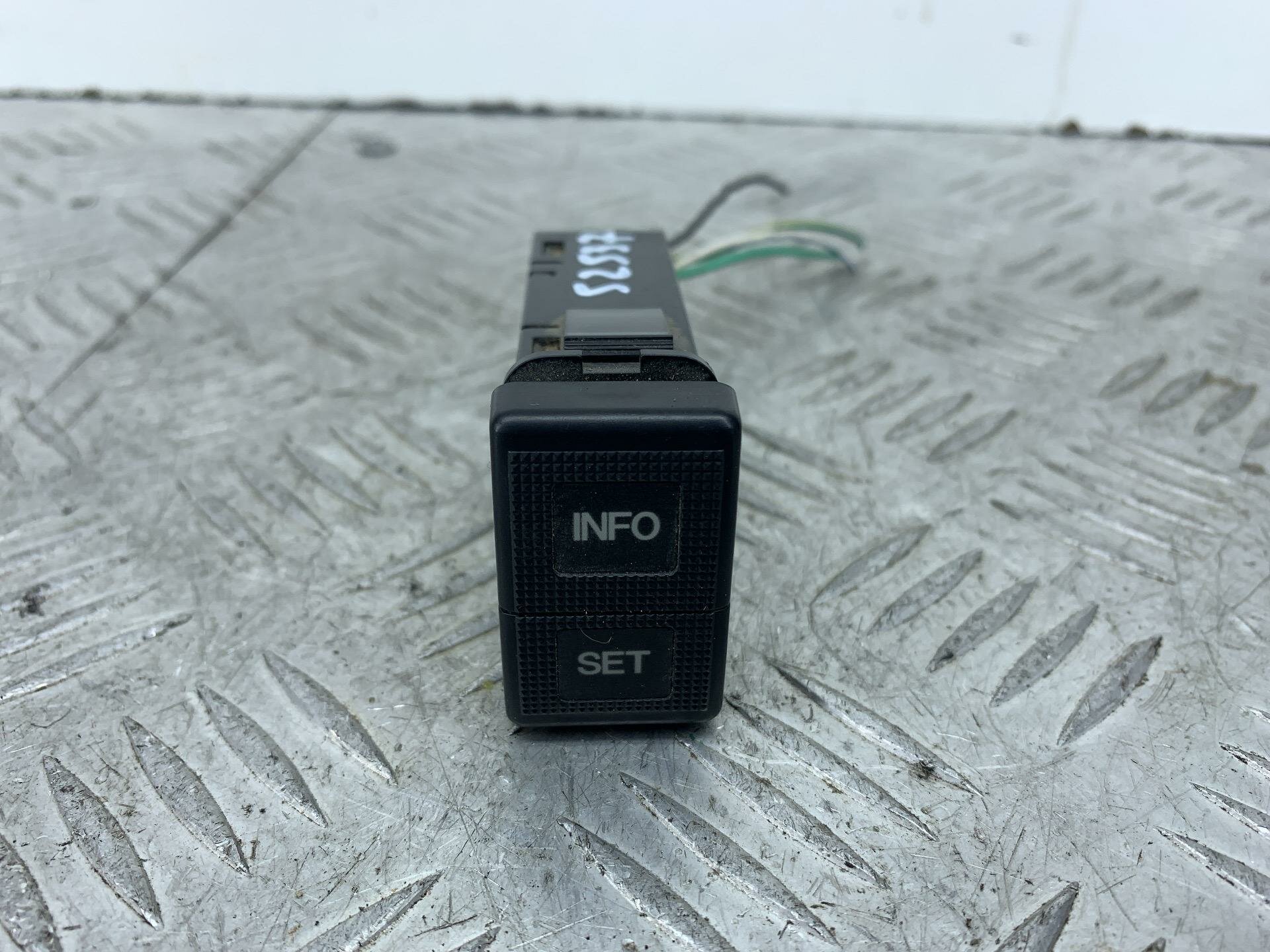 Кнопка (выключатель) Mazda Premacy (1999 - 2001)