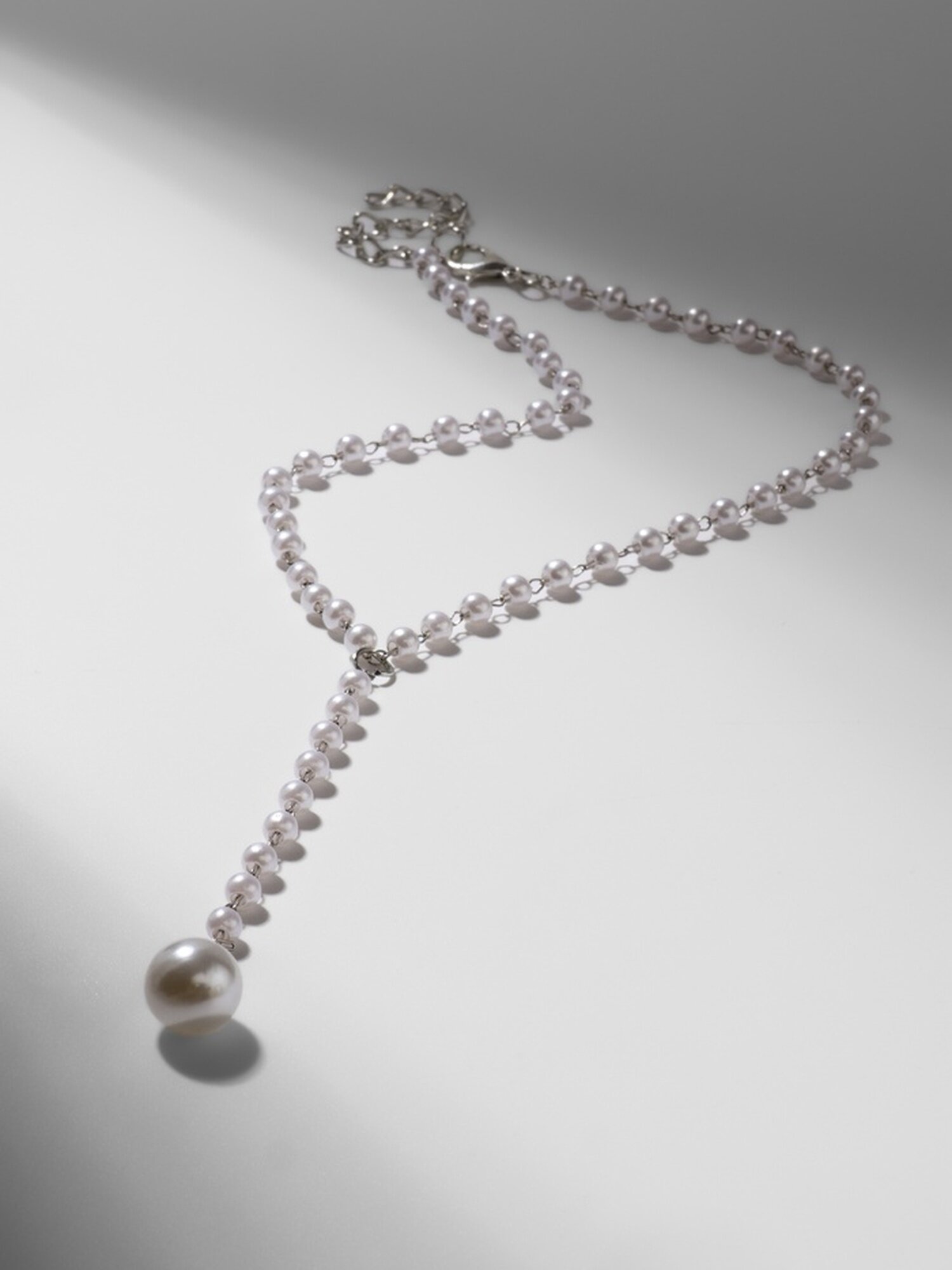 Колье, пластик