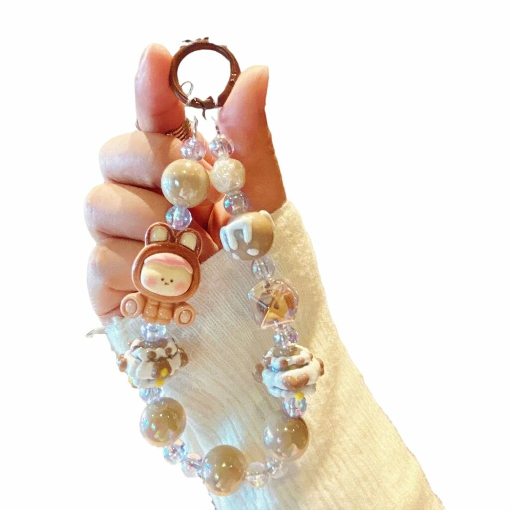 Цепочка для телефона с браслетом и бусинами