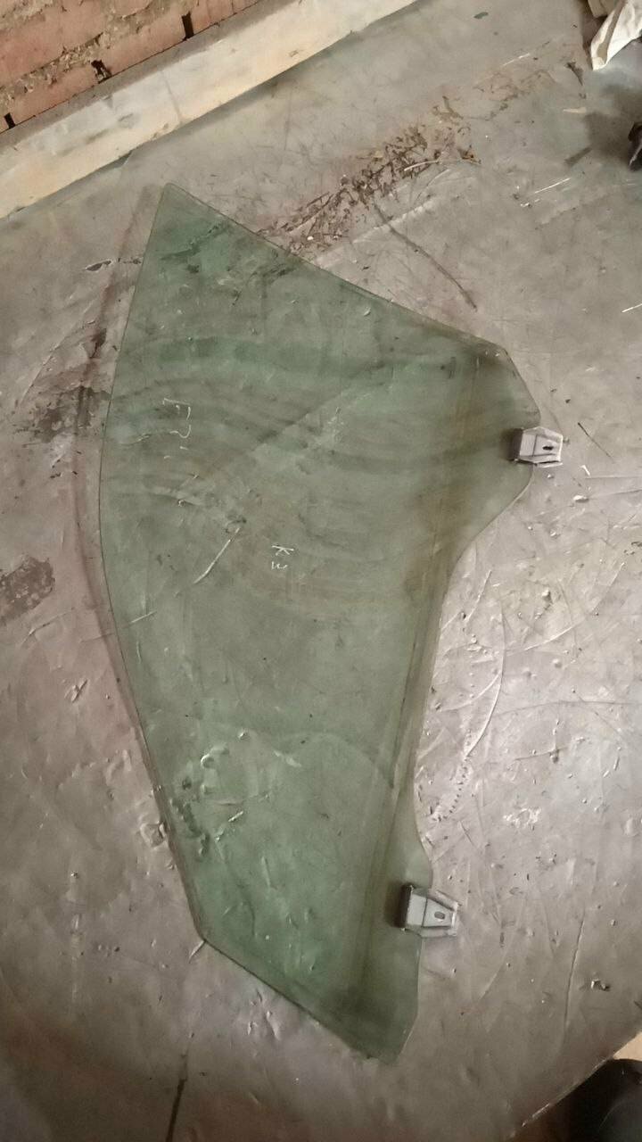 Стекло двери передней правой BMW 5 E39 1999