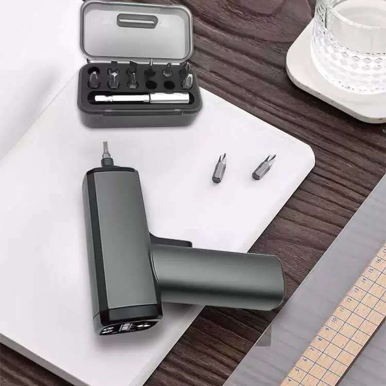 Набор с аккумуляторным шуруповёртом и сменными битами