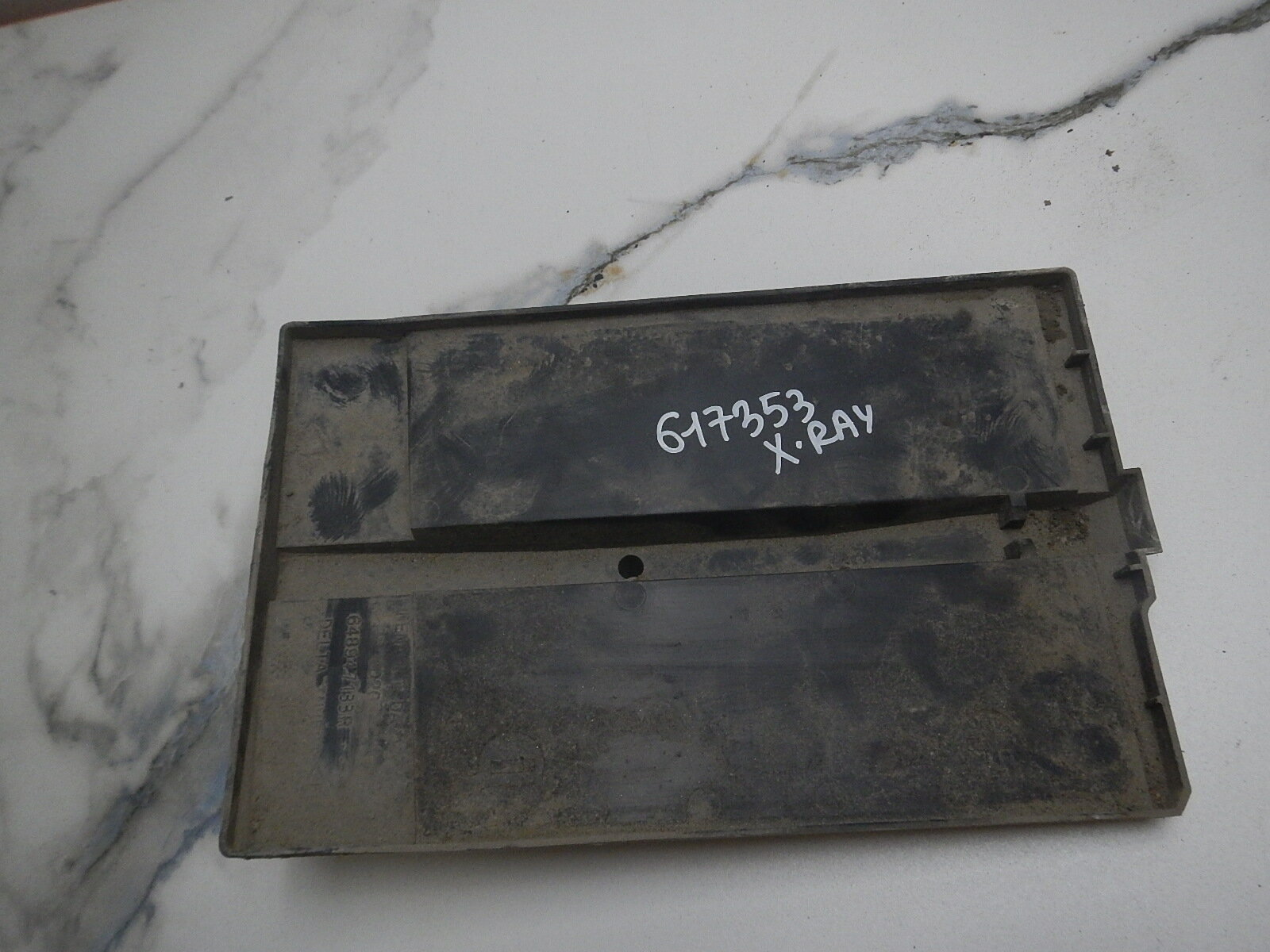 Б/У Крепление АКБ (корпус/подставка), ВАЗ (VAZ)-LADA XRAY LADA XRAY (15-) Трещина на креплении. 617353 LADA арт. 648947133R