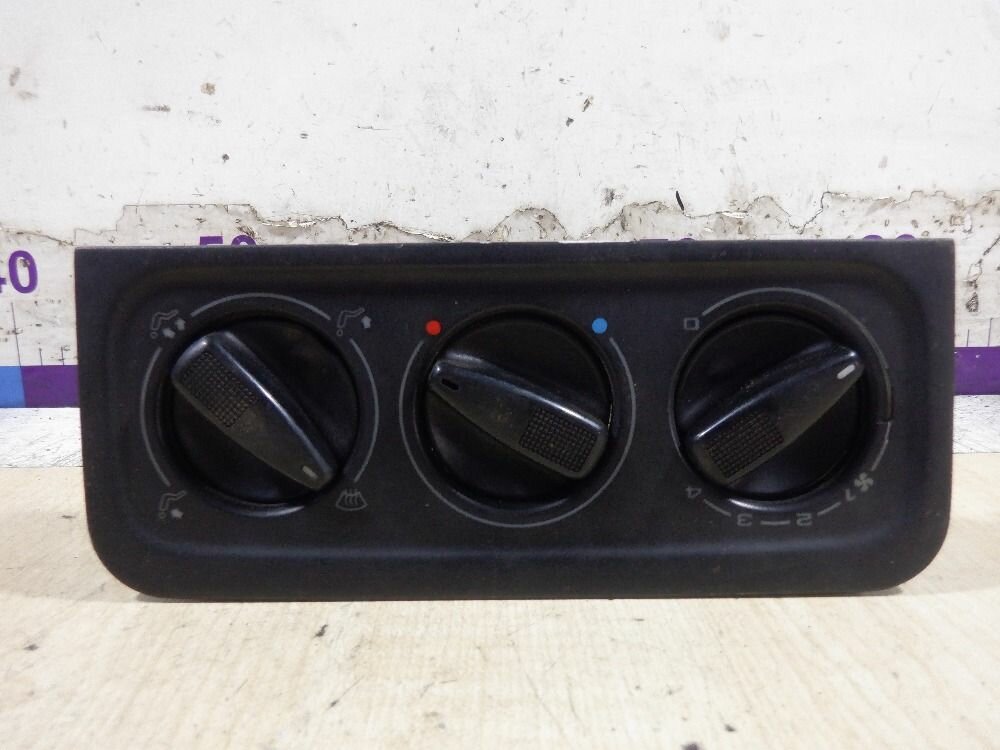 Блок управленяи отопителем VW Golf III 1H0819045