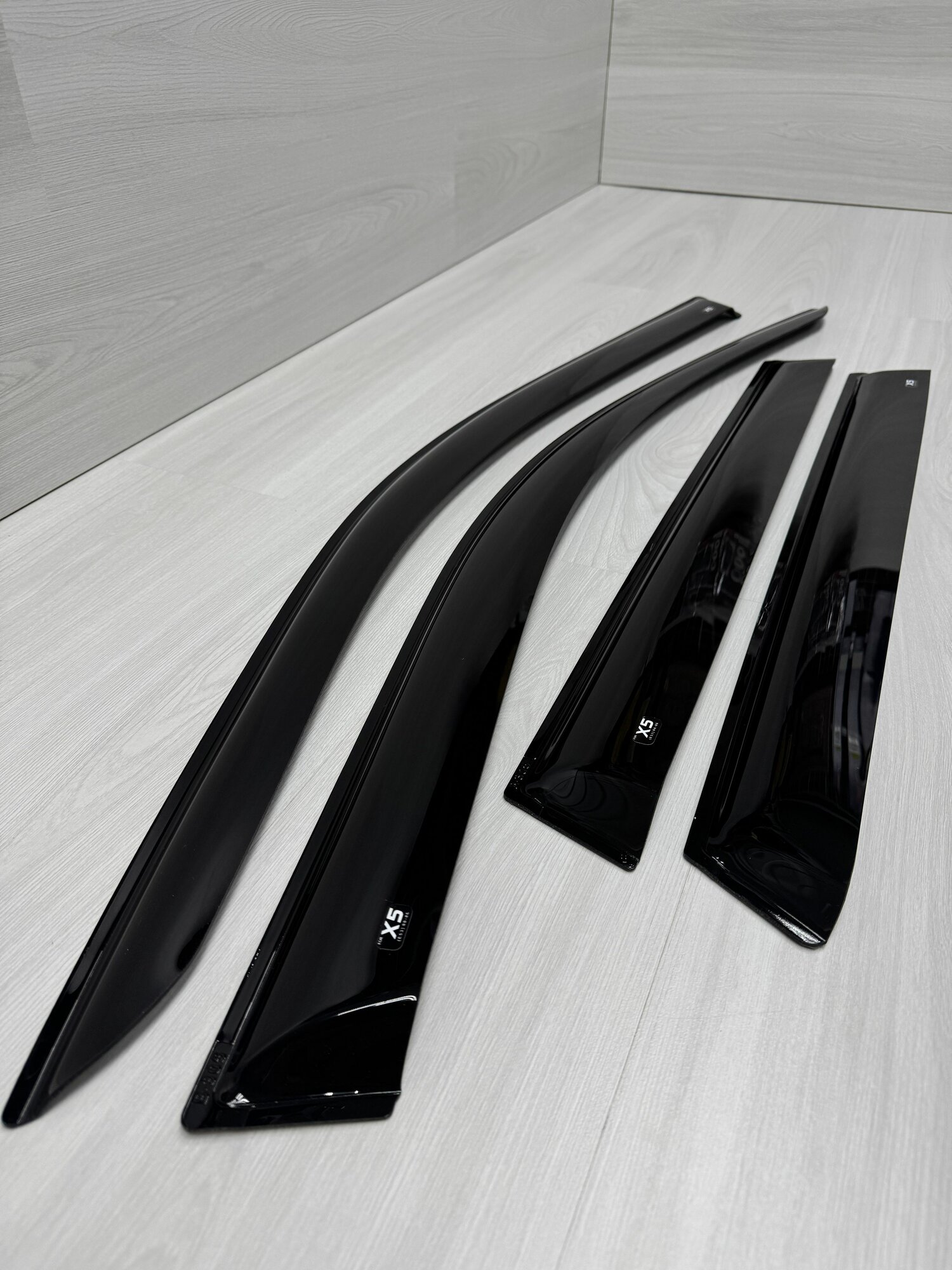 Дефлекторы (ветровики) окон на BMW X5 E53 (БМВ Е53)