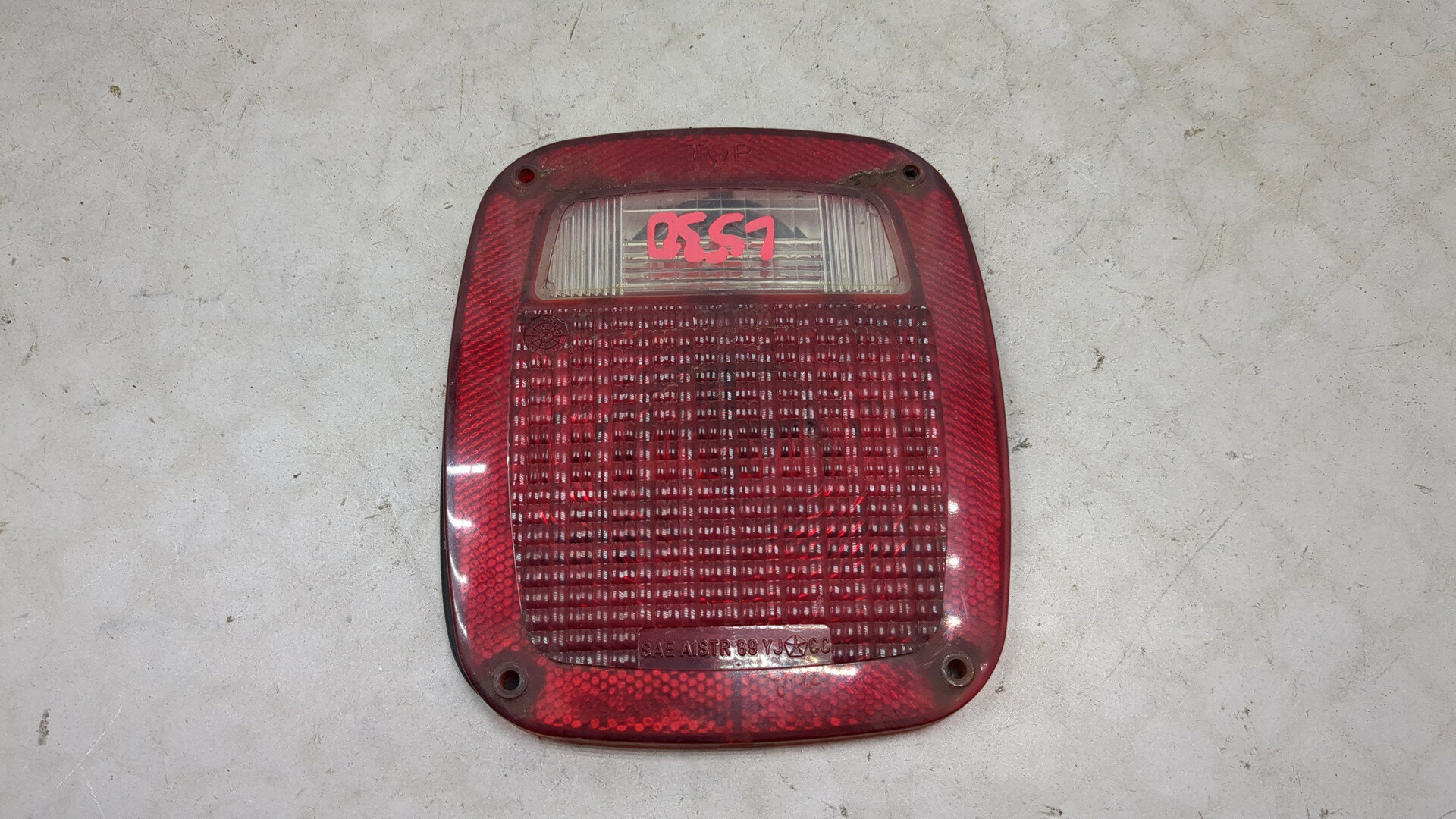 Фонарь (задний) правый Jeep Wrangler Б/У