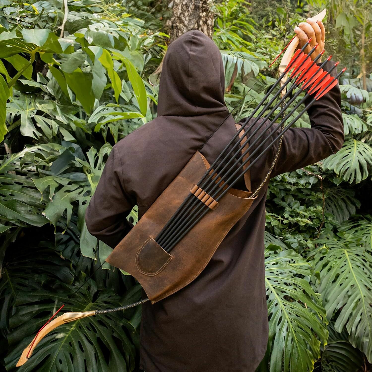 Сумка-колчан для лука и стрел из натуральной кожи с удобным ремнем и прорезью для стрел 43х27 см