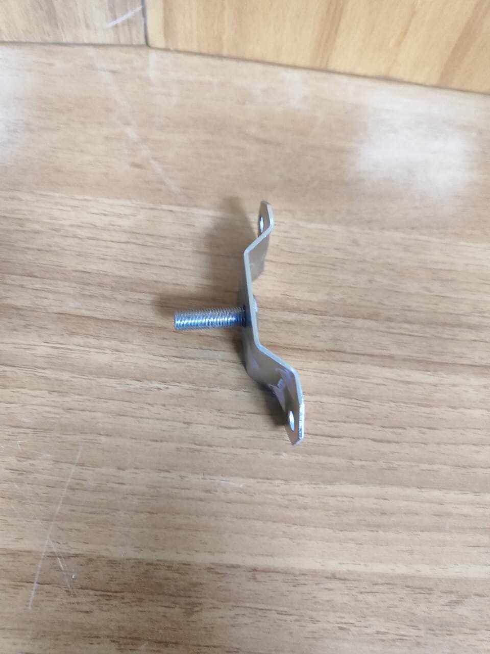 Кронштейн колпака колеса с болтом ГАЗель-Next ГАЗ Оригинал А21R23-3102025