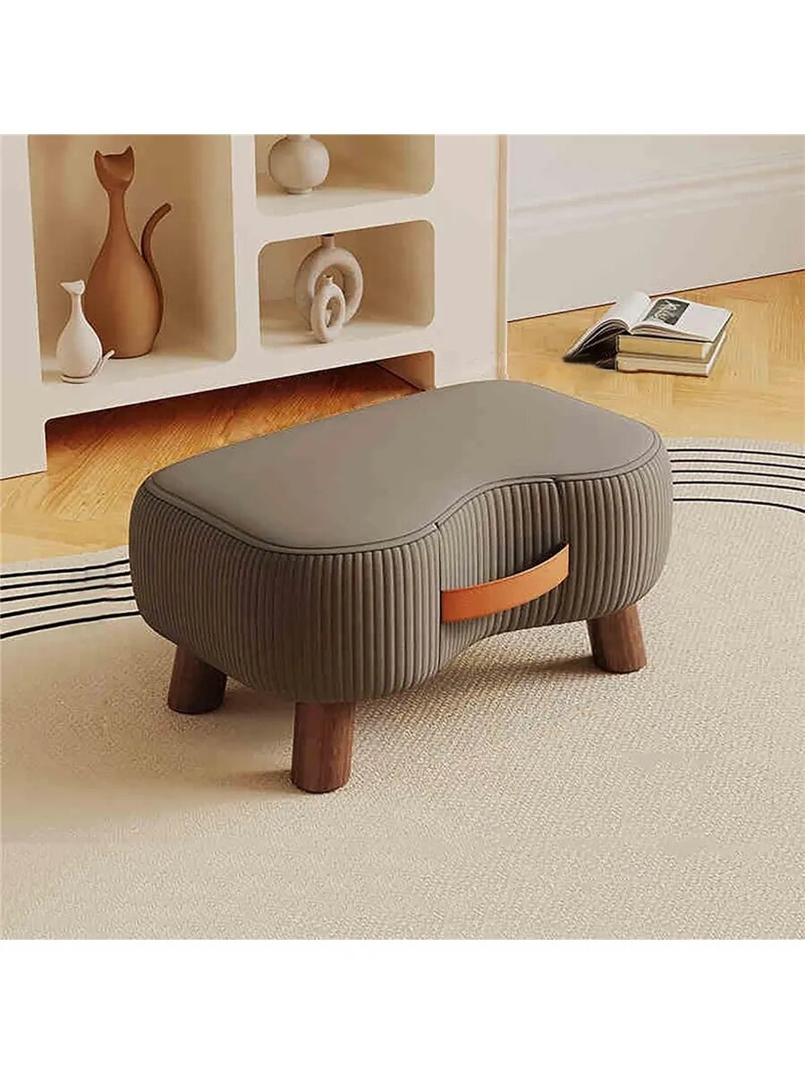 Маленькая табуретка для смены обуви