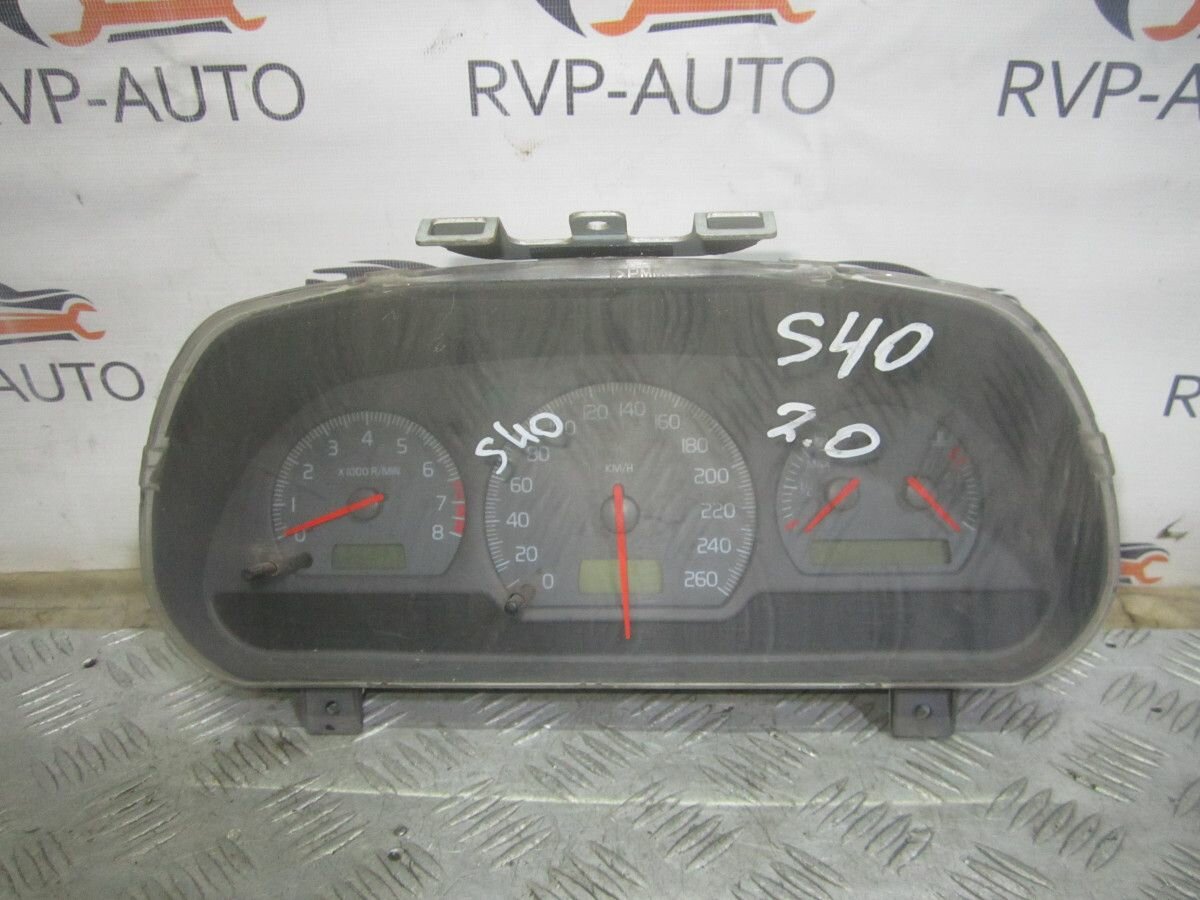 Панель приборов Volvo S40 2.0 1998-2001 30889710