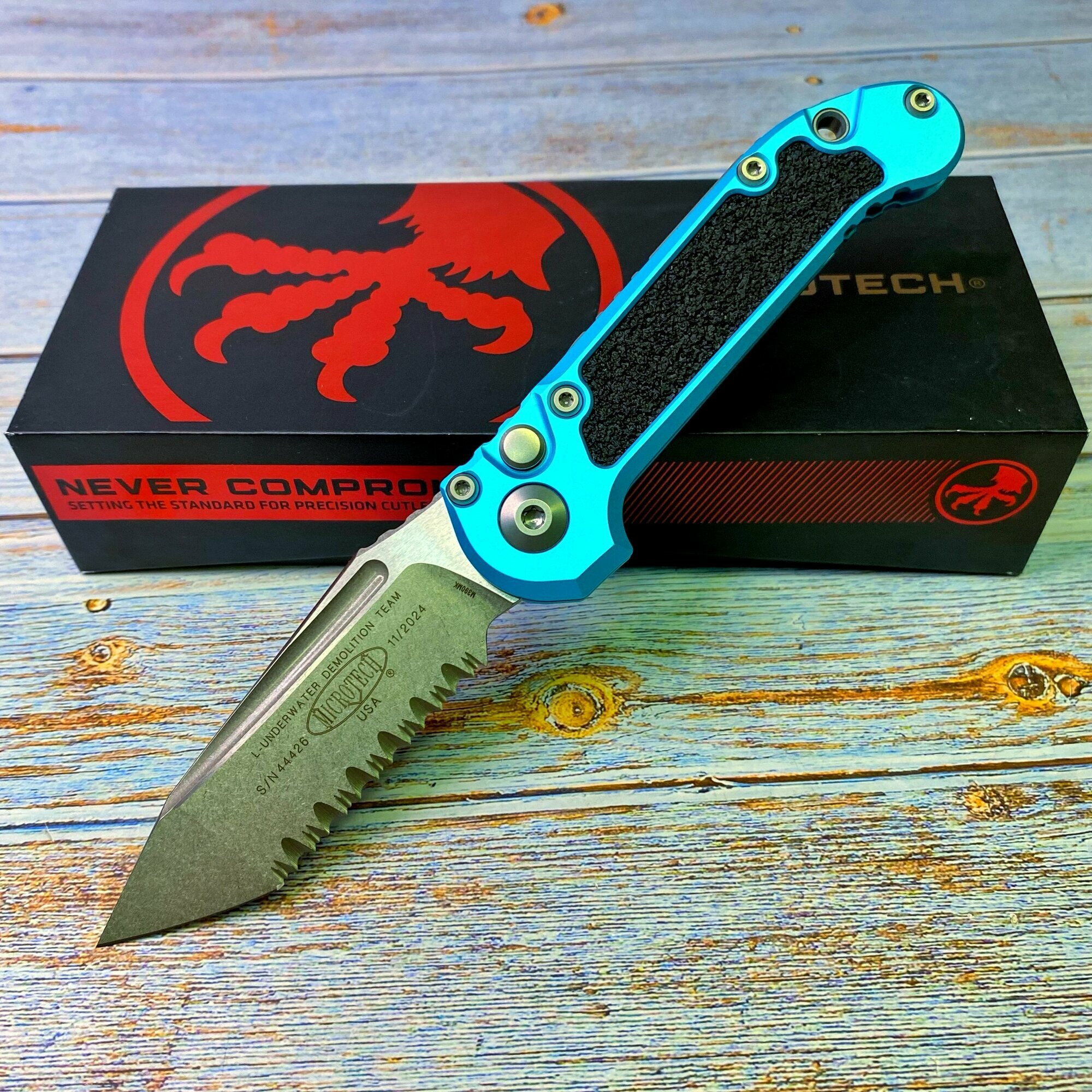 Складной нож Microtech LUDT T/E Generation III Turquoise Stonewash Full Serrated 1136-12TQ