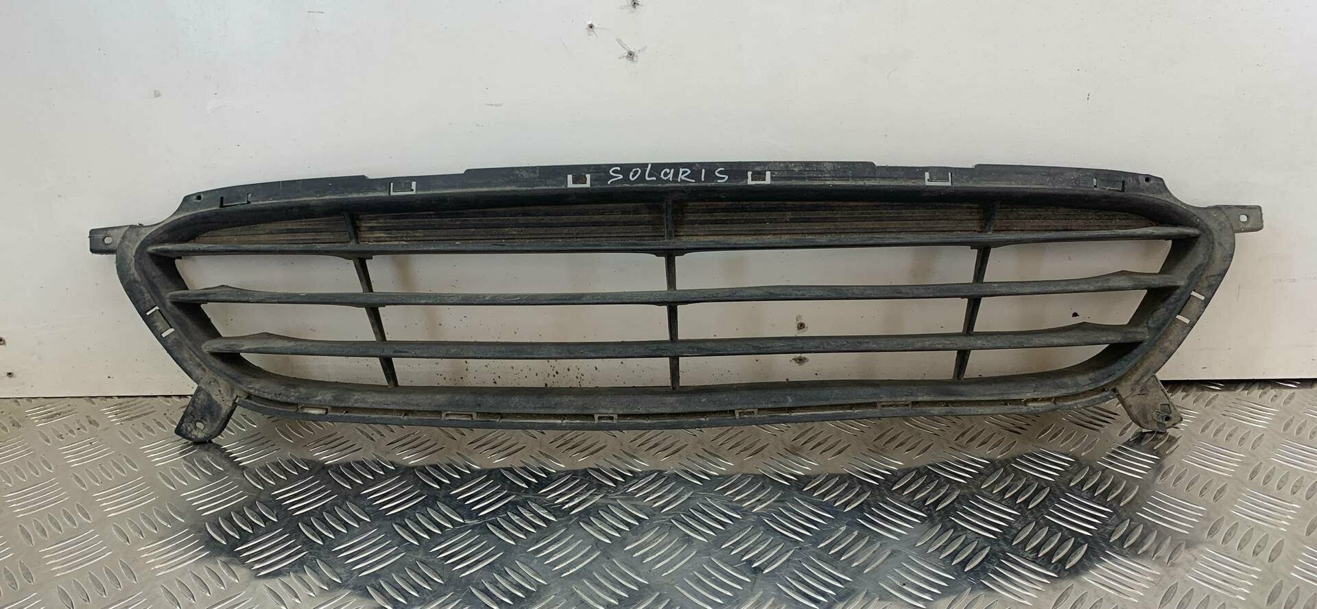 Решетка в бампер Hyundai Solaris 2012