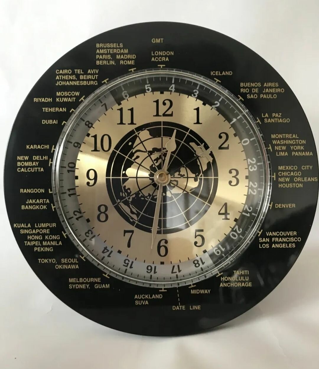 Часы настольные "Мировое время", с круглым циферблатом, черные, диаметр 15см