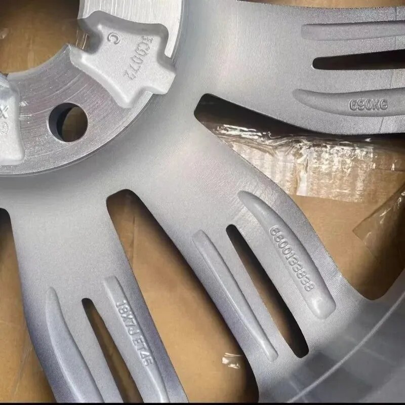 Geely geely Atlas PRO Колесный диск Колесный диск Штампованный 18x7" PCD5х114.3 ET45 D60.1