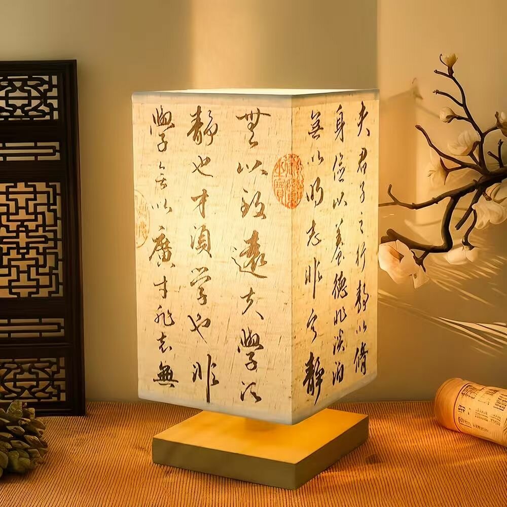Настольная лампа с каллиграфией Синшу в китайском стиле с тремя уровнями регулировки цвета.