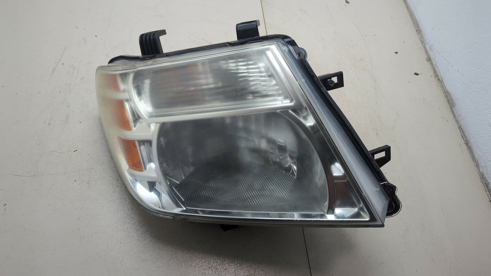 Фара (передняя) правая Nissan Pathfinder Б/У