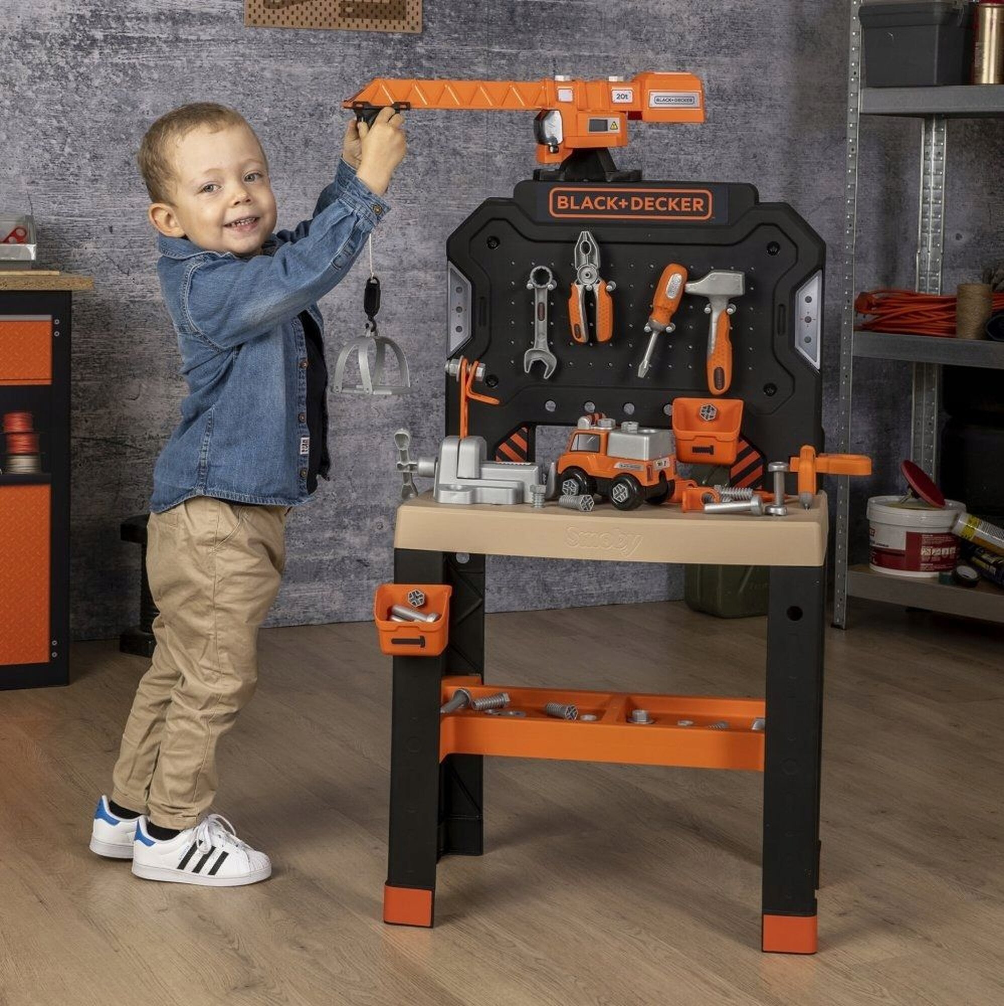 Игровой набор Smoby Black & Decker - Игрушечная мастерская с краном и инструментами + 87 аксессуаров Смоби 360741