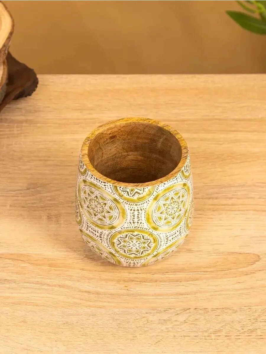 Деревянный стакан с уникальным звездочным дизайном