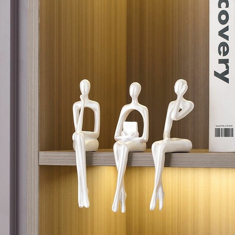 Статуя облачной девушки, читающей книгу, в стиле ар-деко