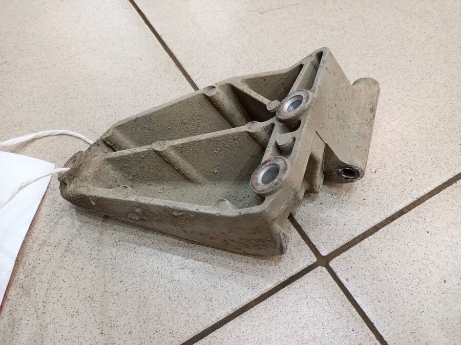 Кронштейн генератора от Chevrolet Lacetti J200 2003-2013