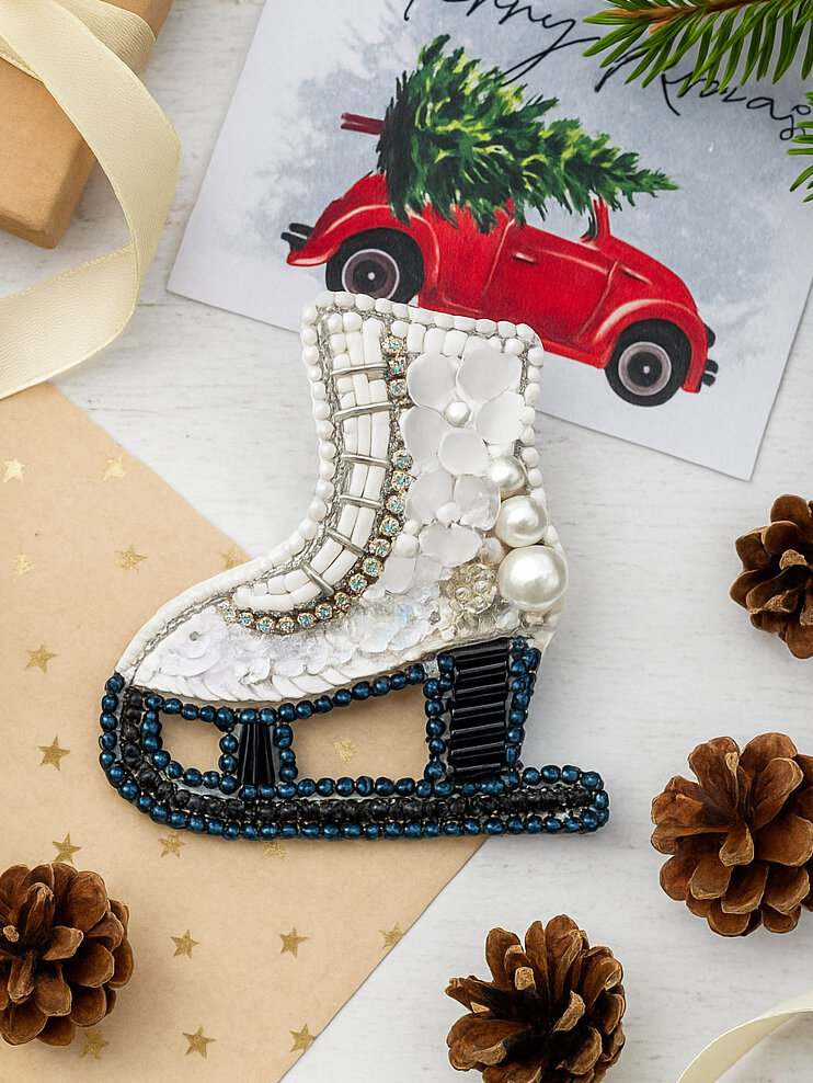 Брошь Julia Batirova, стекло, стразы, кристалл