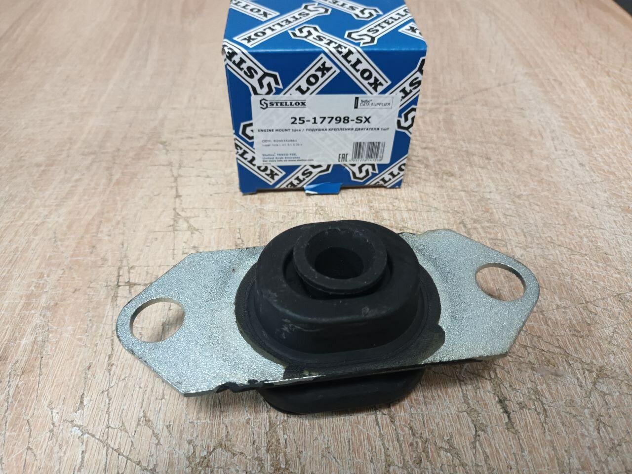 Опора двигателя левая Renault Megane II , Рено Меган 2 Stellox