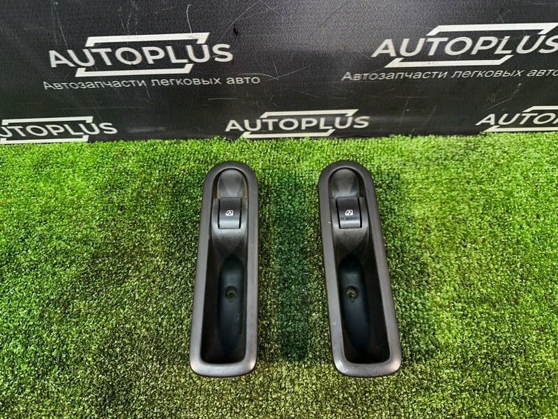 Кнопки стеклоподъемников Renault Megane 2005 (K4MW761) Б/У с пробегом Арт. 12745