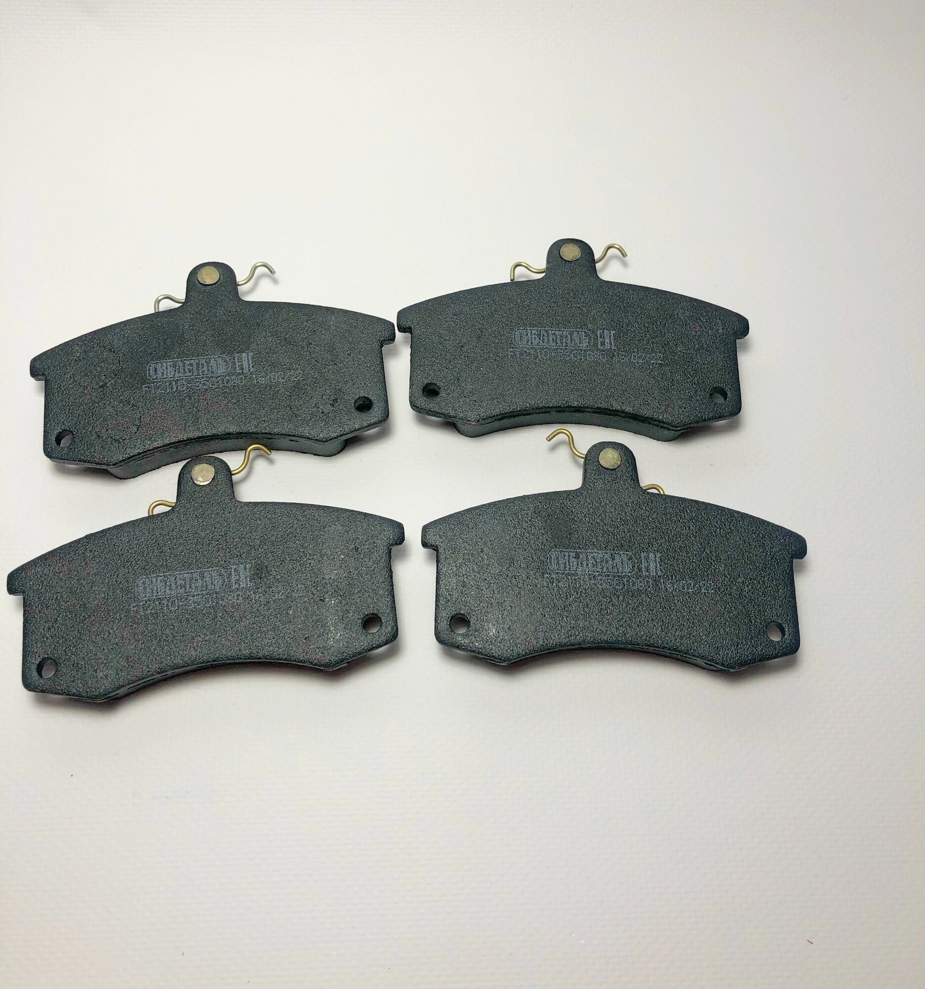 Колодка тормозная передняя (4 шт.) для дисковых тормозов на ВАЗ-2110, 2112, 2115, Лада Калина, Приора , Гранта 2110-3501080