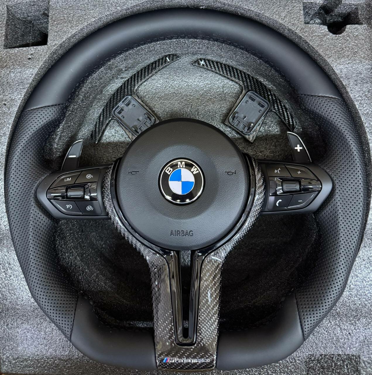 Руль BMW M-performance F10 F06 F01 F07 M5 M6 Анатомический карбоновый Черная строчка без подогрева